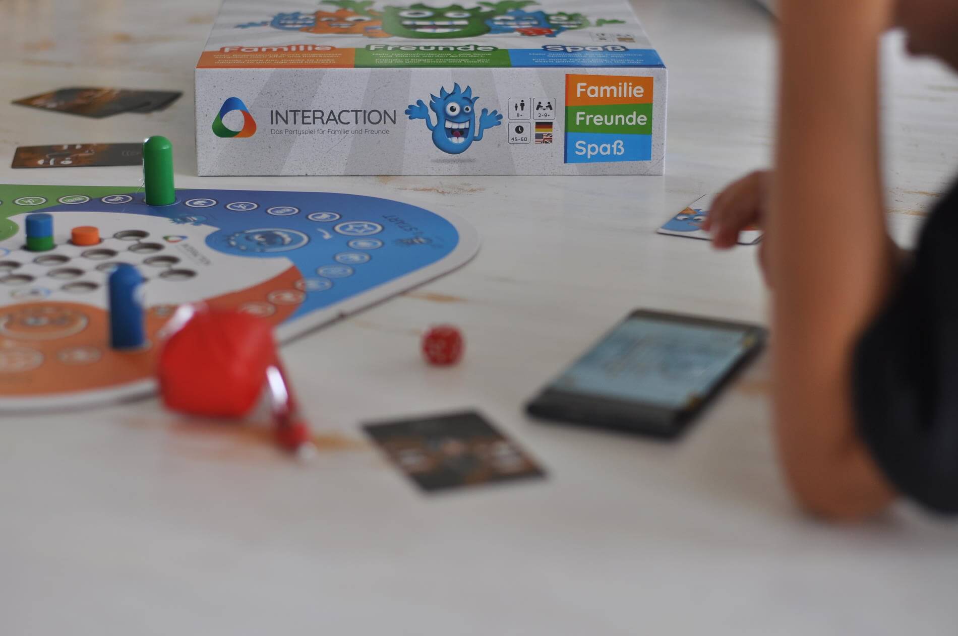 Brettspiel trifft App: Interaction mit Aufgaben, Fragen & Mini-Games