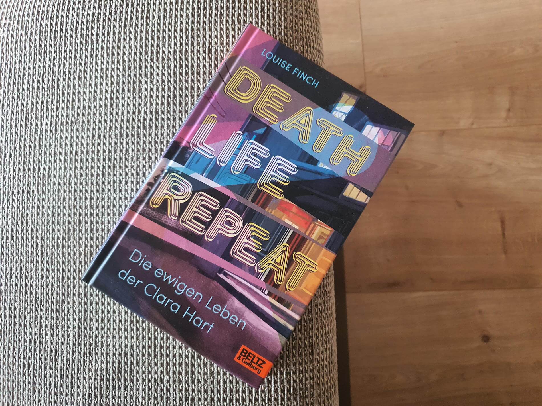 Zeitschleife: Death. Life. Repeat.: Die ewigen Leben der Clara Hart